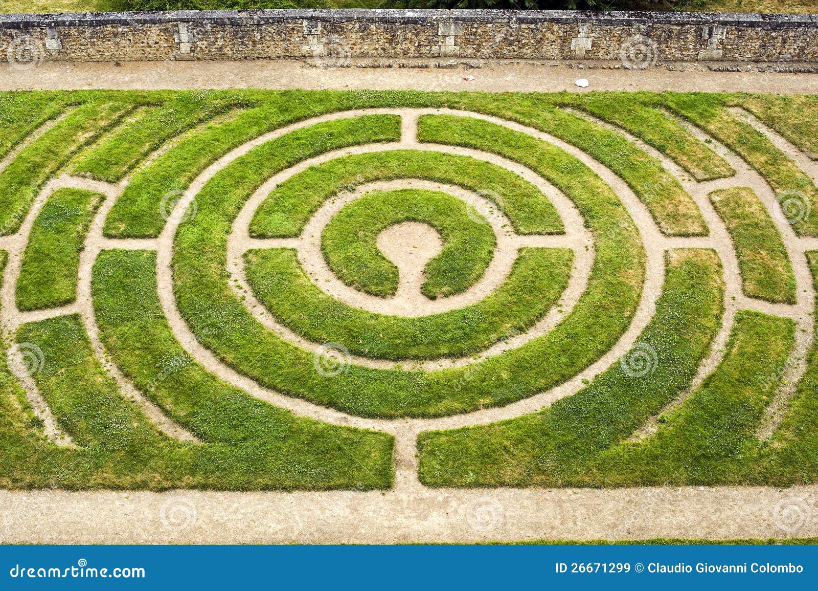 Chartres - Labyrinth stock image. Image of horizontal - 26671299