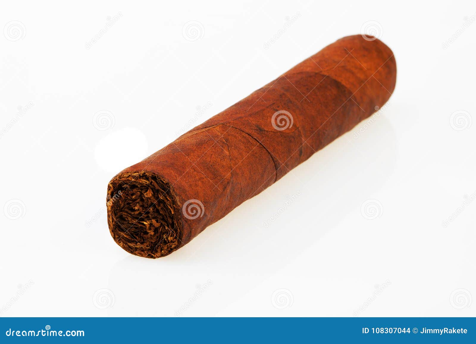 Charuto Cubano - No Fundo Branco Foto de Stock - Imagem de cuba, havana ...