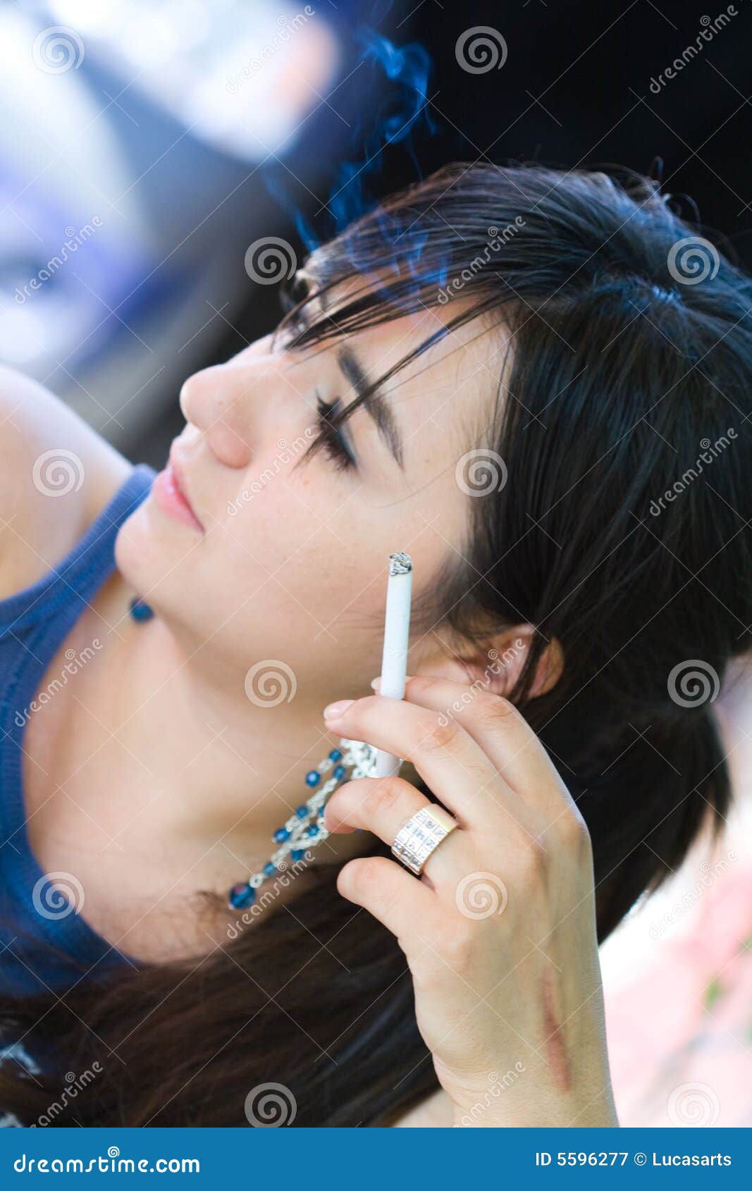 Charuto de fumo imagem de stock. Imagem de fresco, caucasiano - 5596277