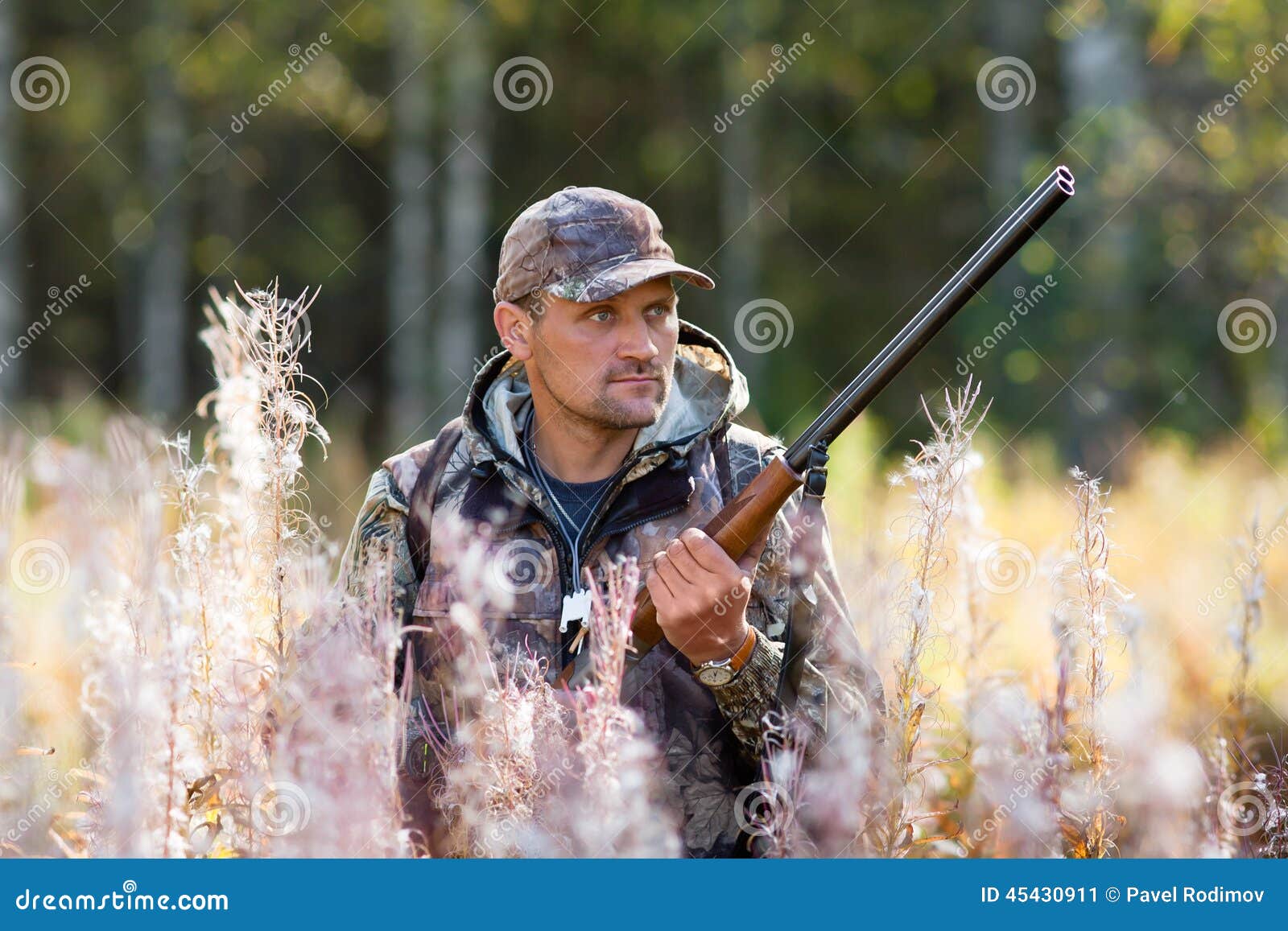Chasseur sur la chasse image stock. Image du lifestyle - 45430911