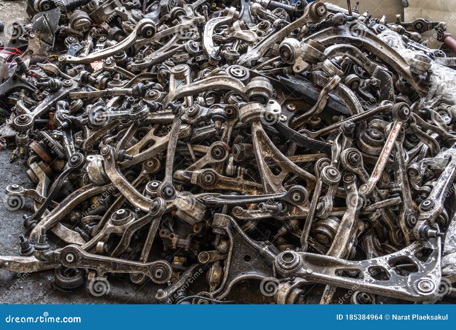 Chatarra De Piezas De Aluminio Para El Reciclado Foto de archivo ...