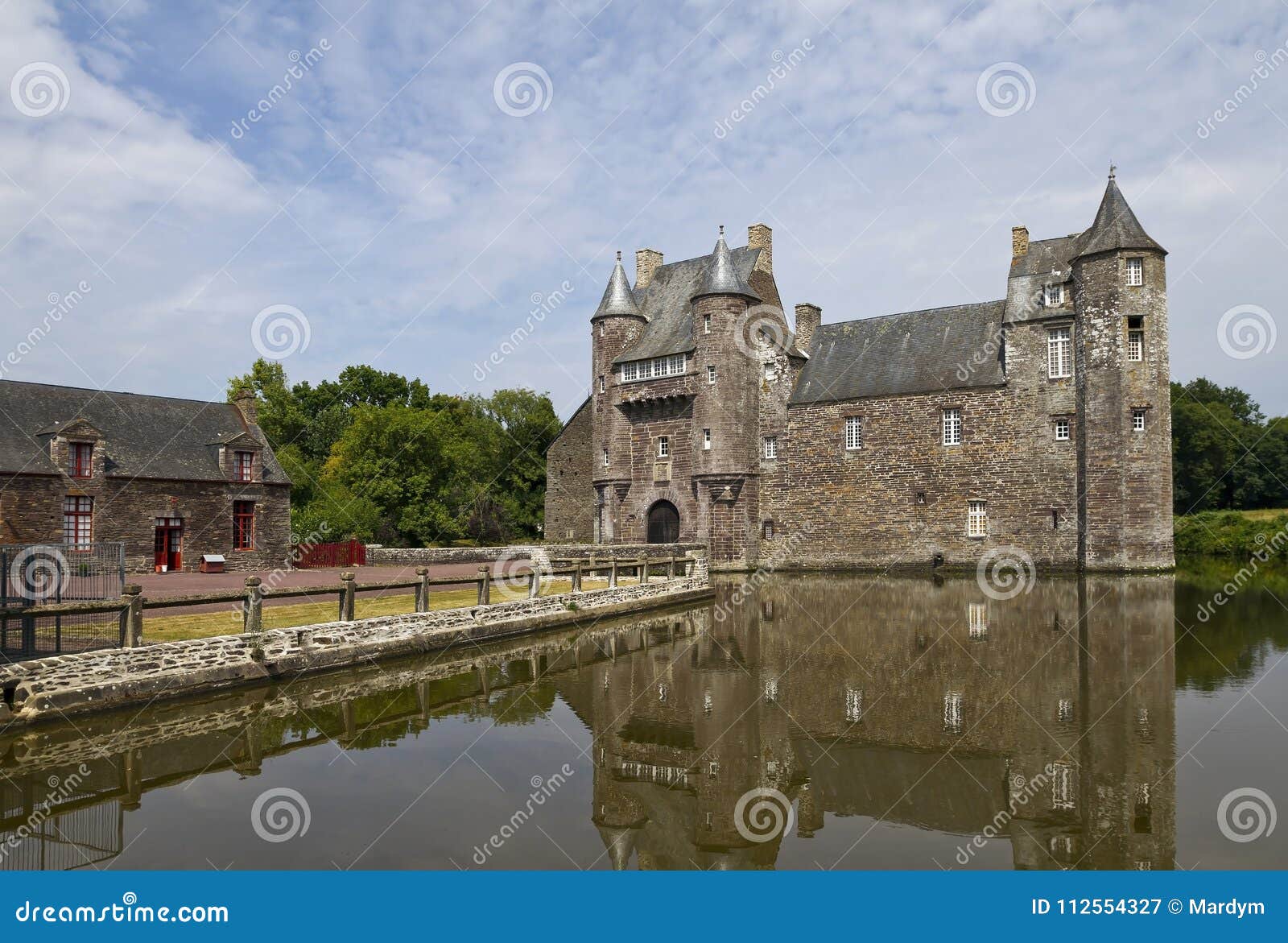 Chateau de Trecesson image stock. Image du société, architecture ...