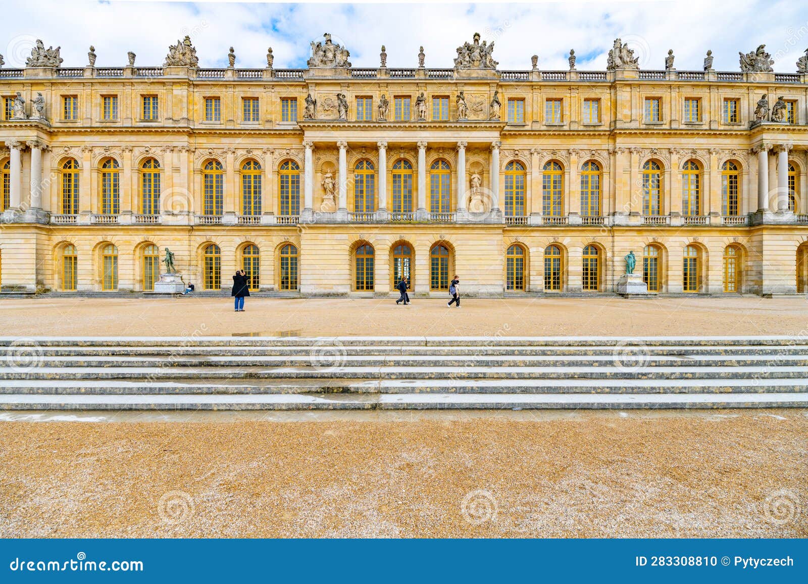 Chateau De Versailles, View Of The Most Famous Castel In The World ...