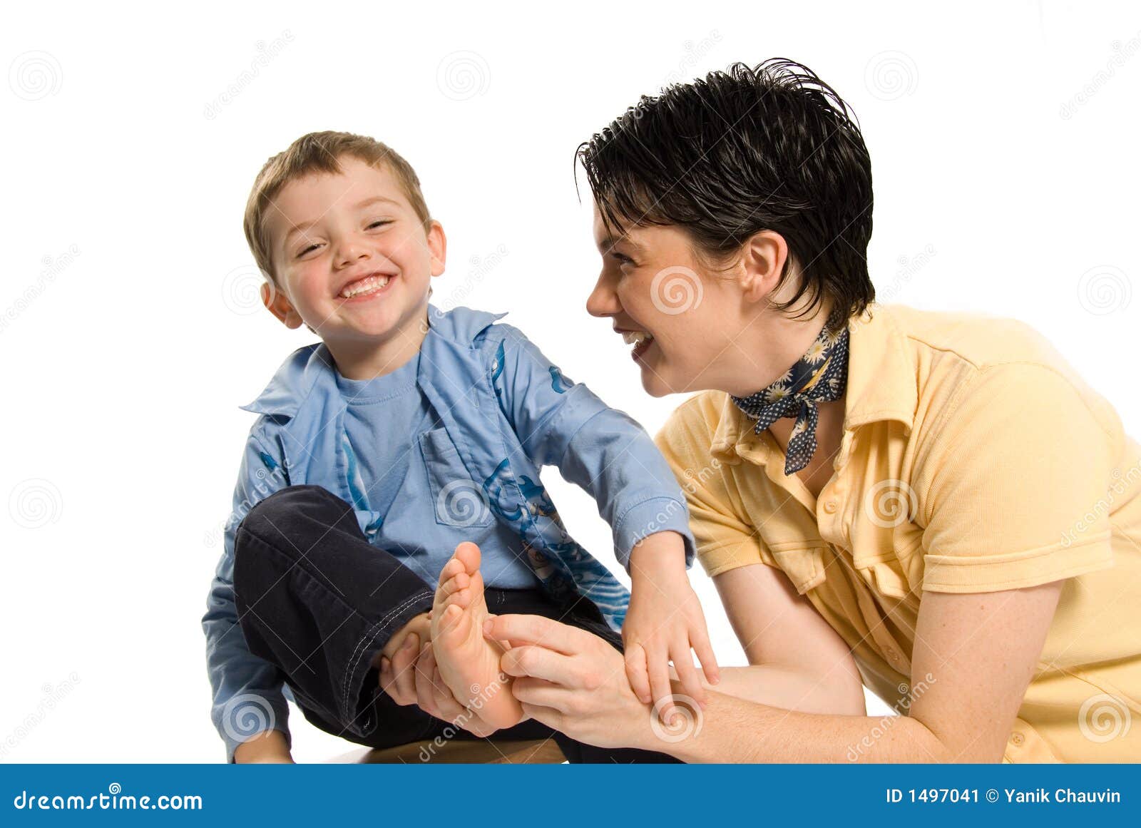 Chatouillement image stock. Image du rire, robe, heureux - 1497041