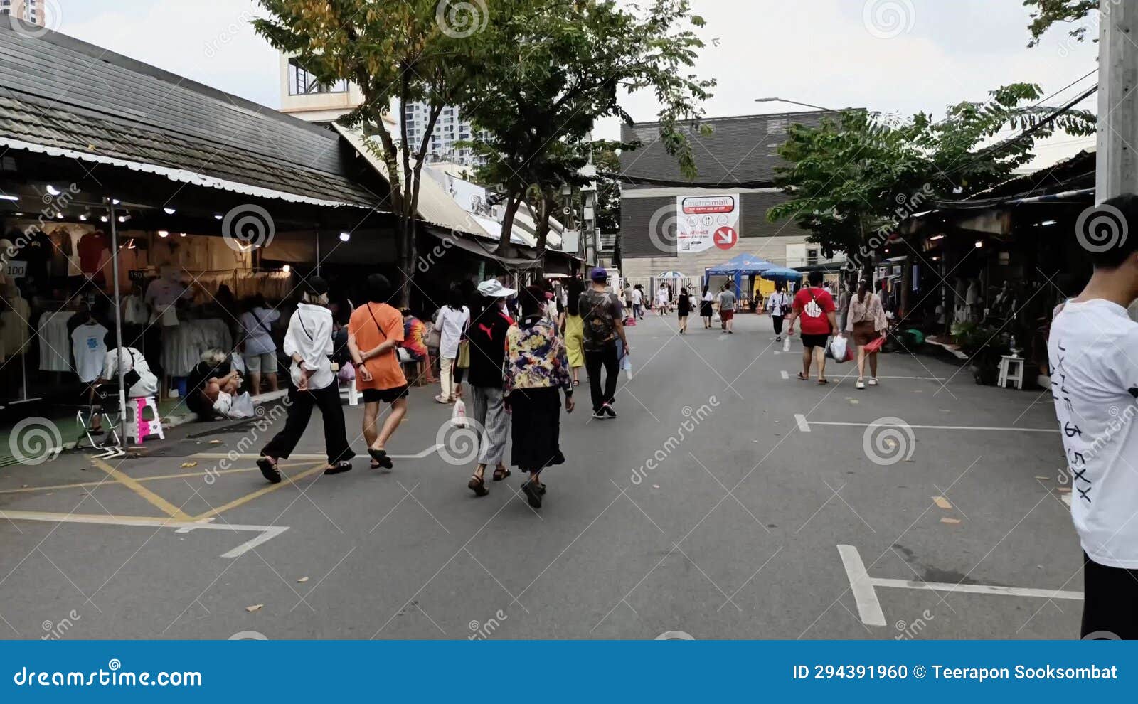 Chatuchak or Jatujak Weekend Market is the Largest Market in Thailand ...