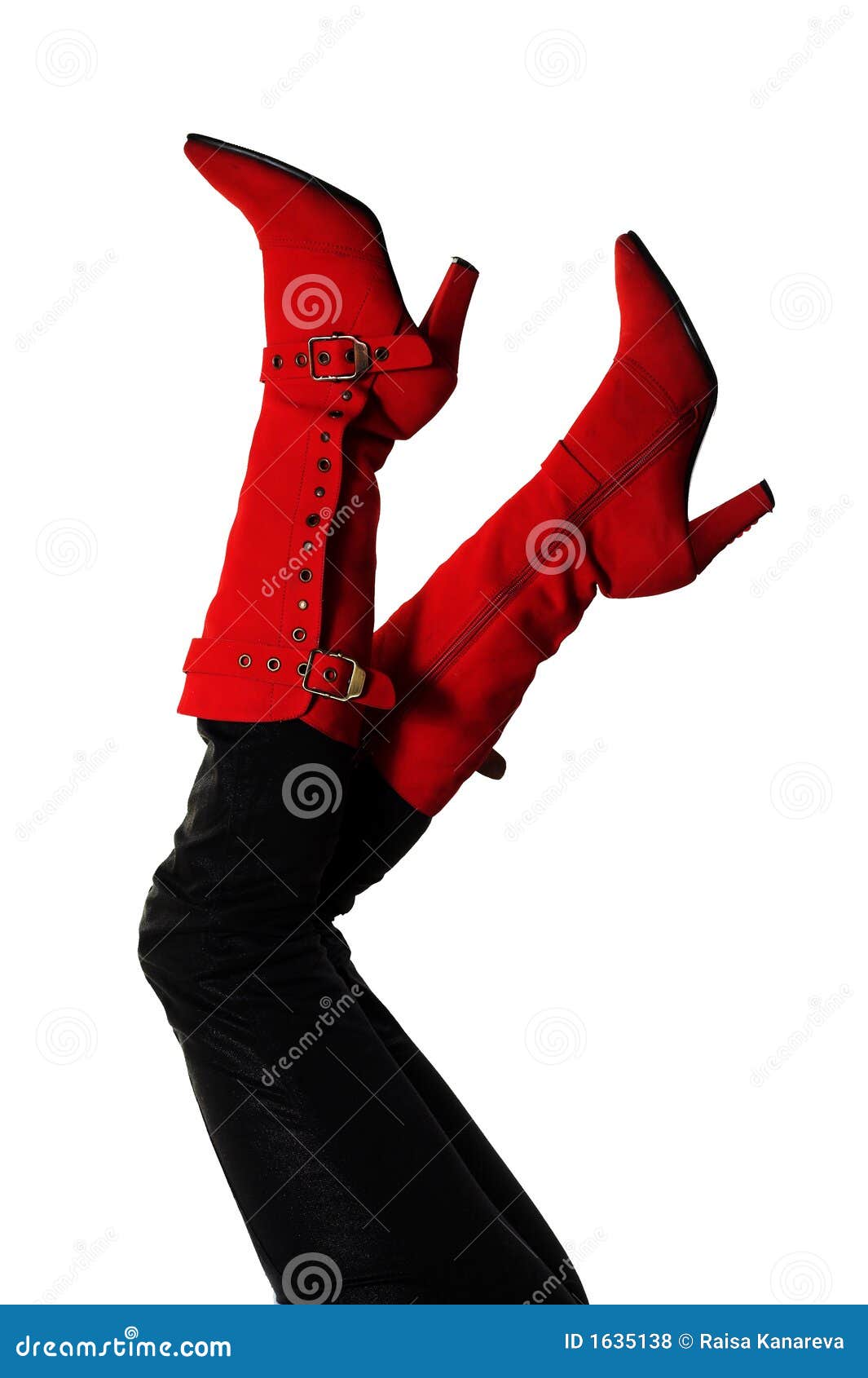 Chaussures rouges photo stock. Image du lifestyle, fille - 1635138