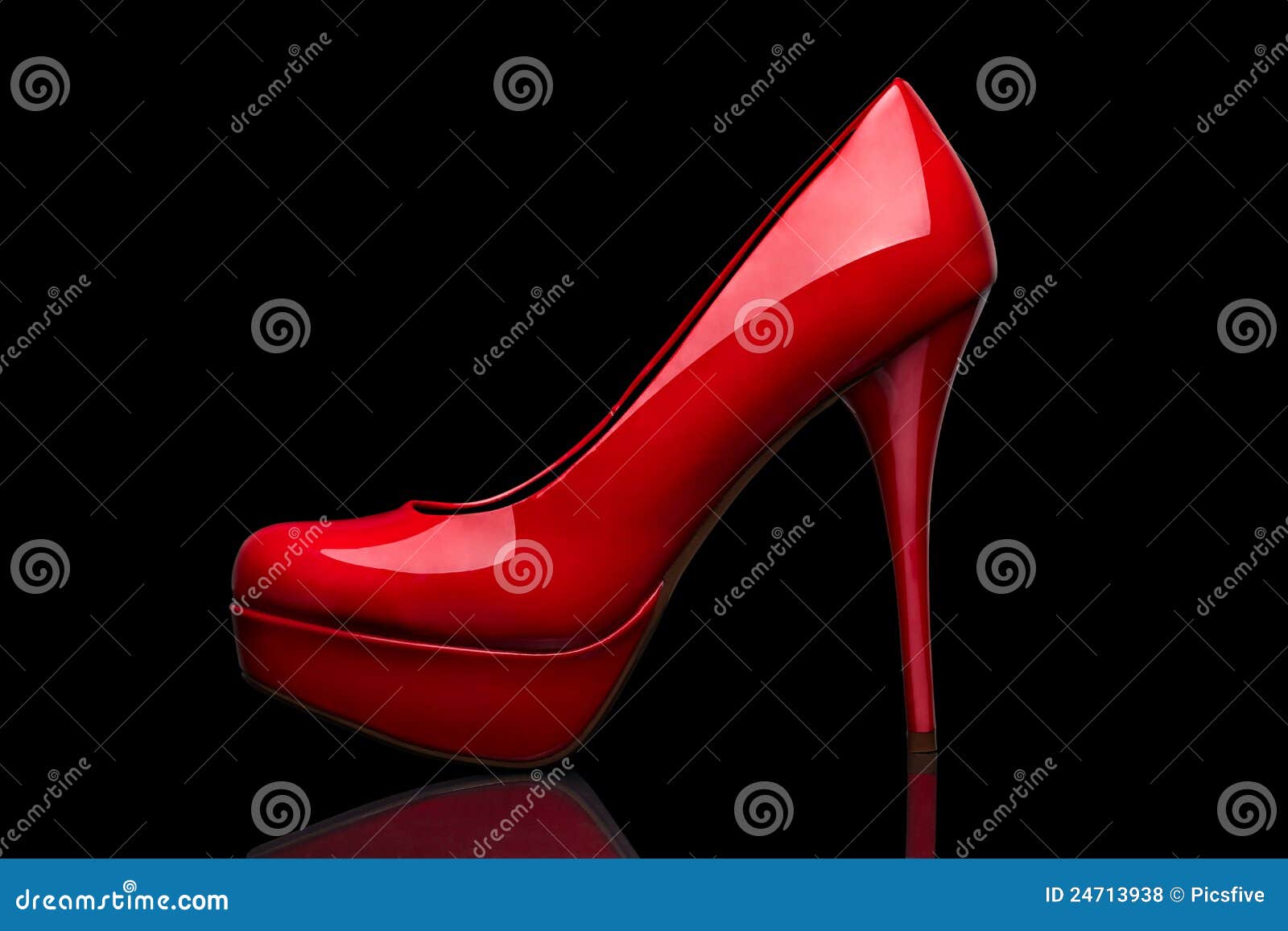 Chaussures Rouges De Haut Talon Photo stock - Image du fétiche ...