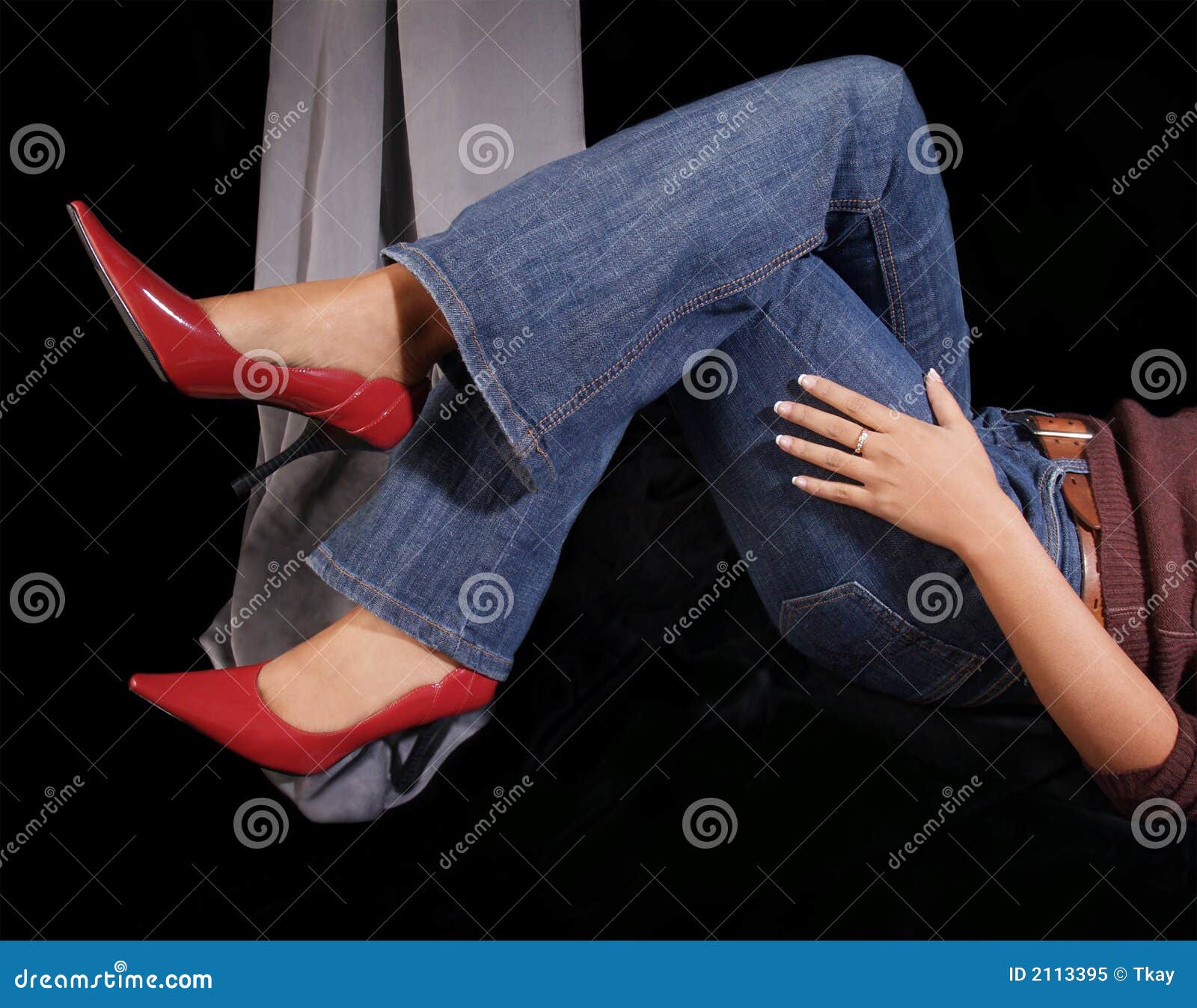 Chaussures Rouges De Haut Talon Avec Des Jeans. Image stock - Image du ...