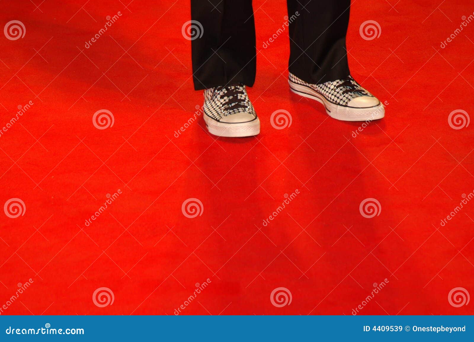 Chaussures Sur Le Tapis Rouge Image stock - Image du luxe, amusement ...