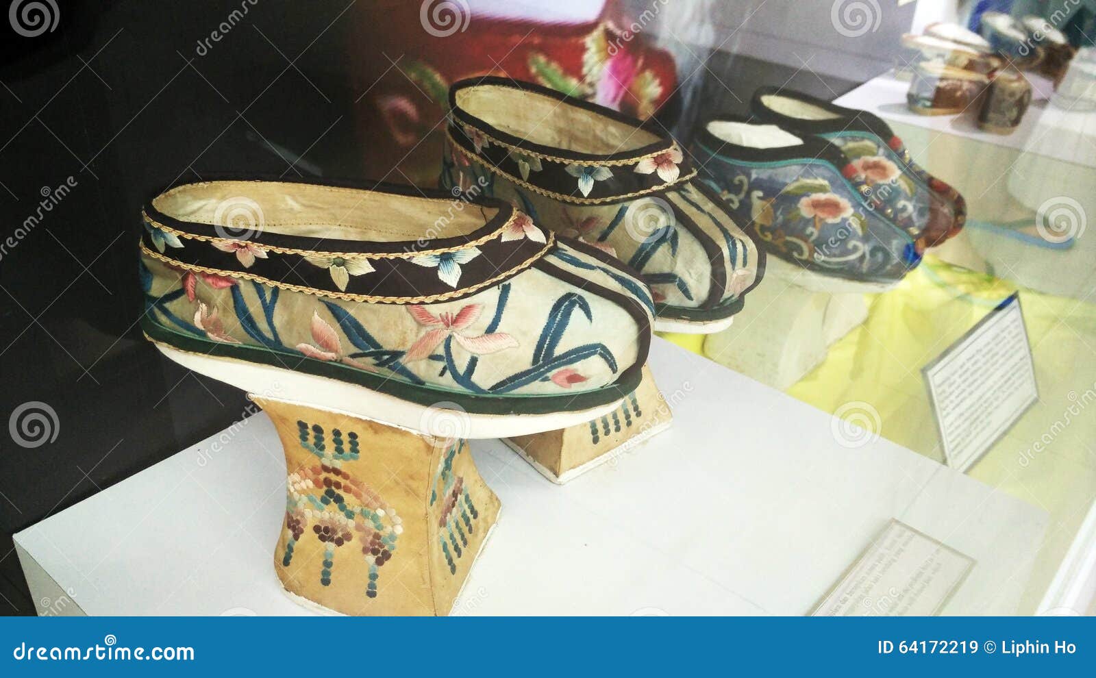 Chaussures Traditionnelles Chinoises De Dames Image stock éditorial ...