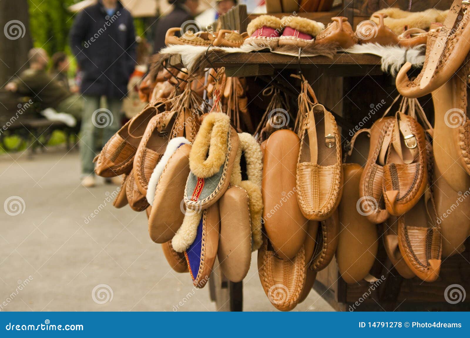 Chaussures Traditionnelles Serbes Photo stock - Image du nationale ...