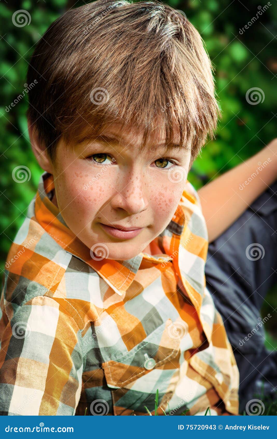 Chaval en camisa imagen de archivo. Imagen de gente, cara - 75720943