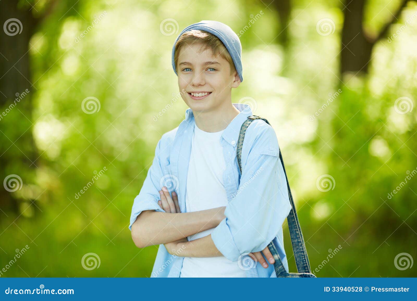 Chaval feliz foto de archivo. Imagen de campo, lifestyle - 33940528