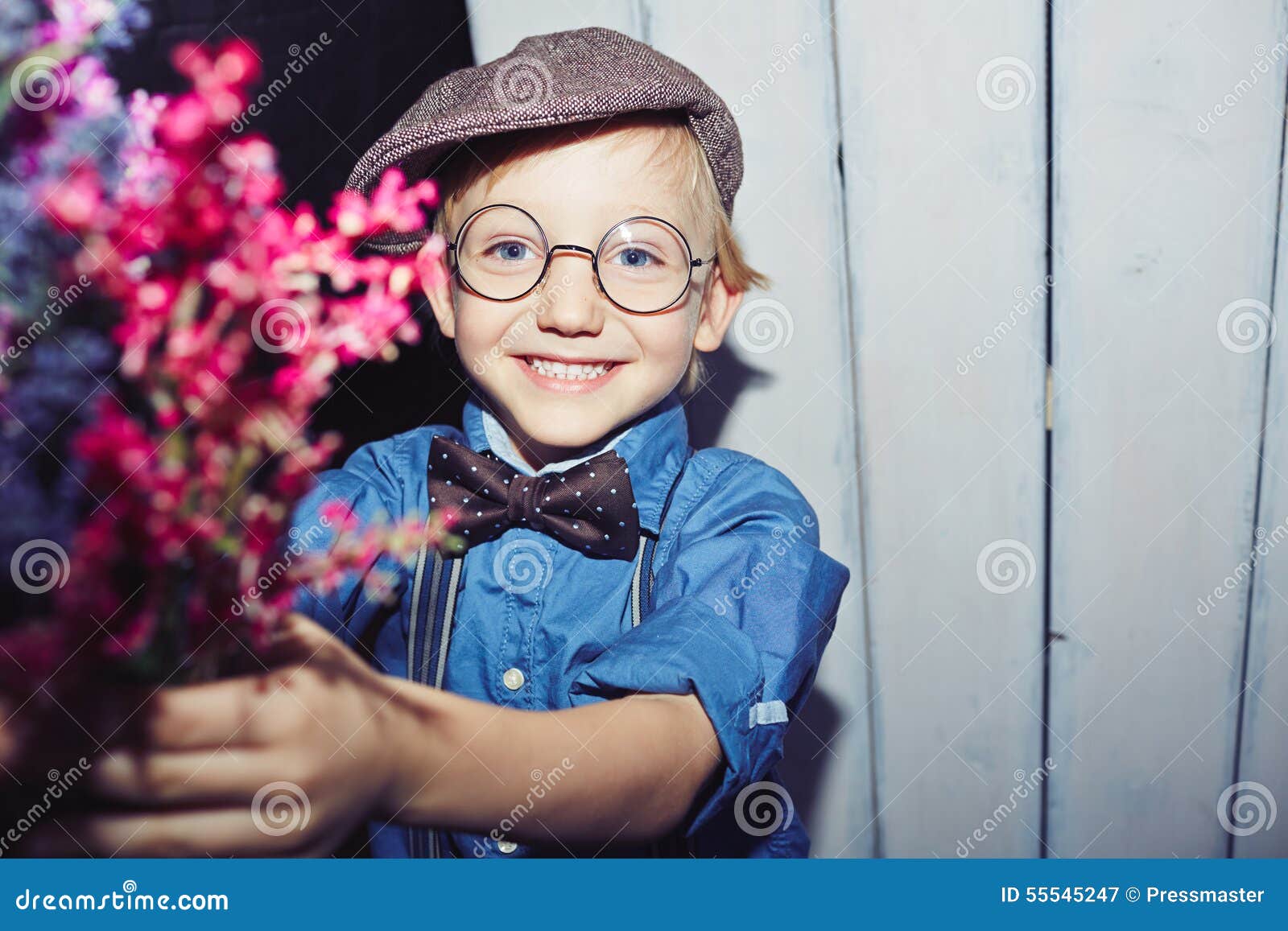 Chaval feliz imagen de archivo. Imagen de adolescente - 55545247