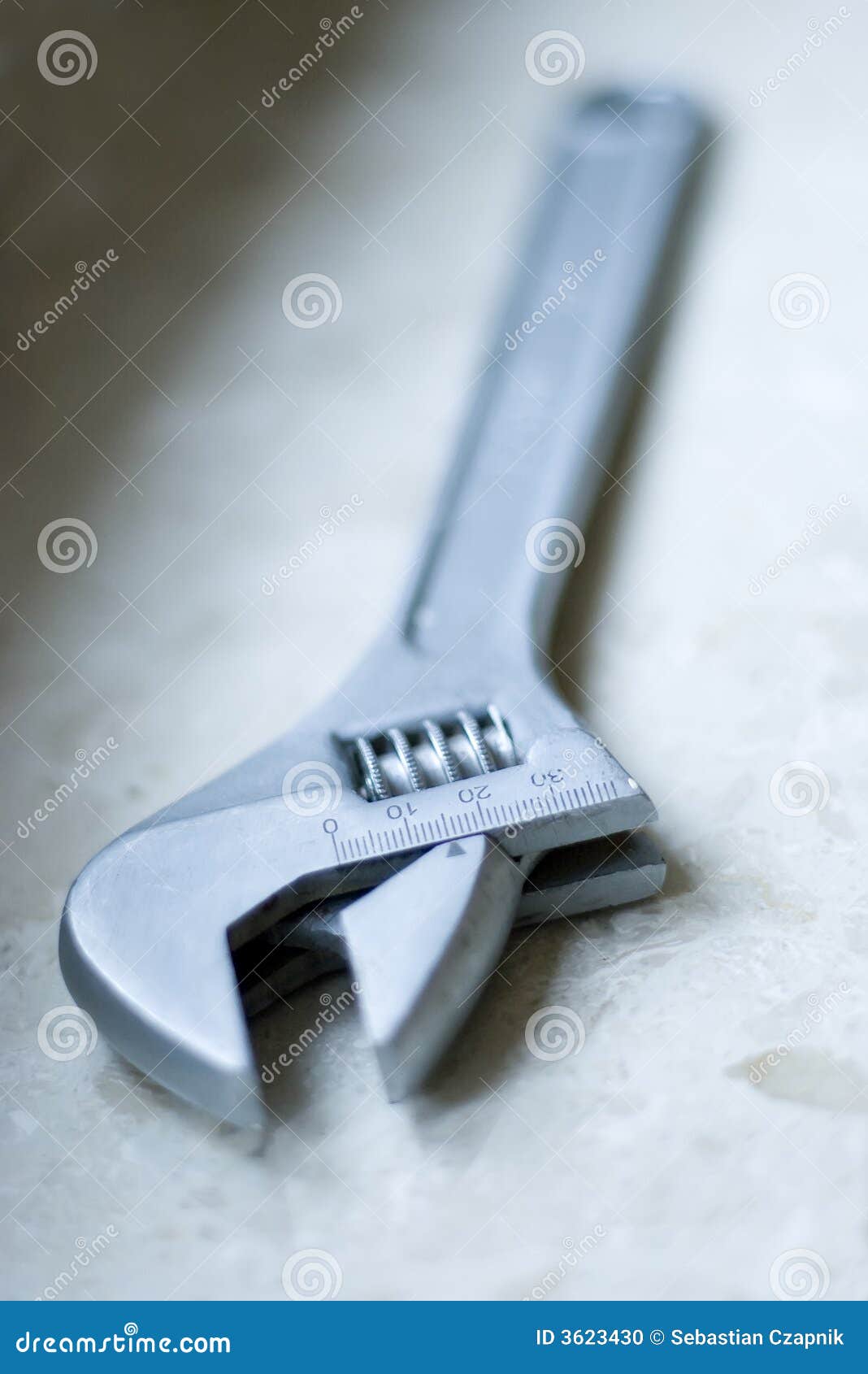 Chave francesa foto de stock. Imagem de crescente, casa - 3623430