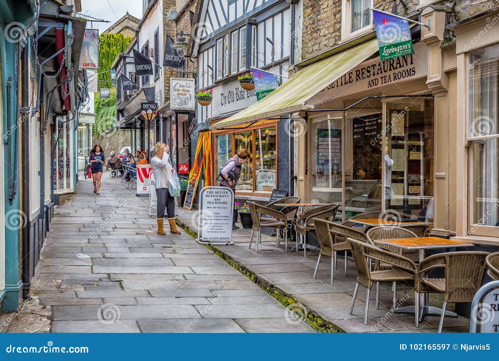 Cheap Street in Frome editorial photography. Image of view - 102165597