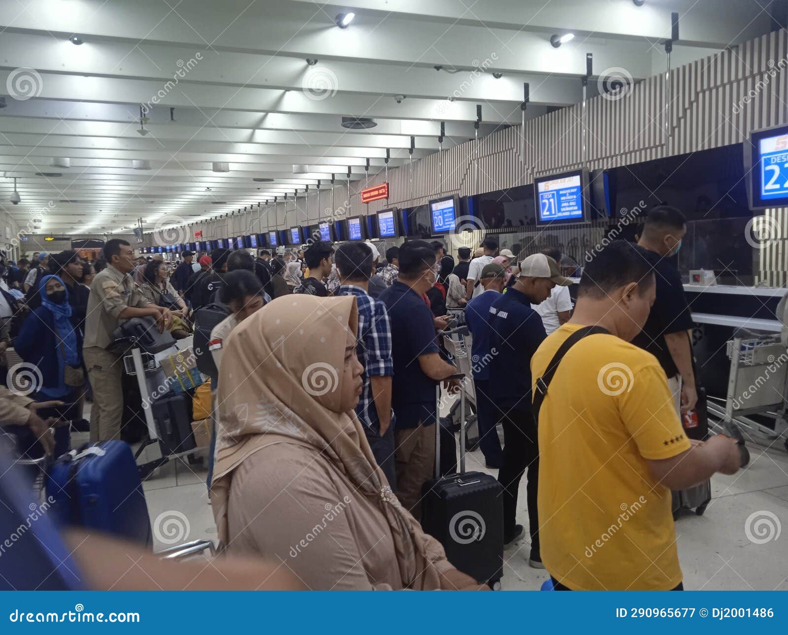 Check-in at Bandara Soekarno Hatta Editorial Photography - Image of ...