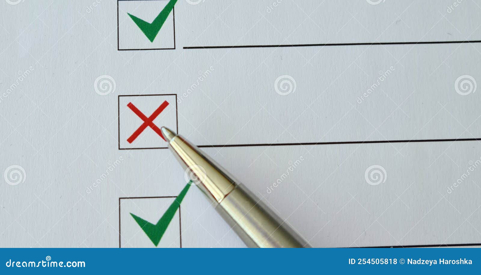 Check Checklist of Red and Green Marks with a Pen Stock Photo - Image ...