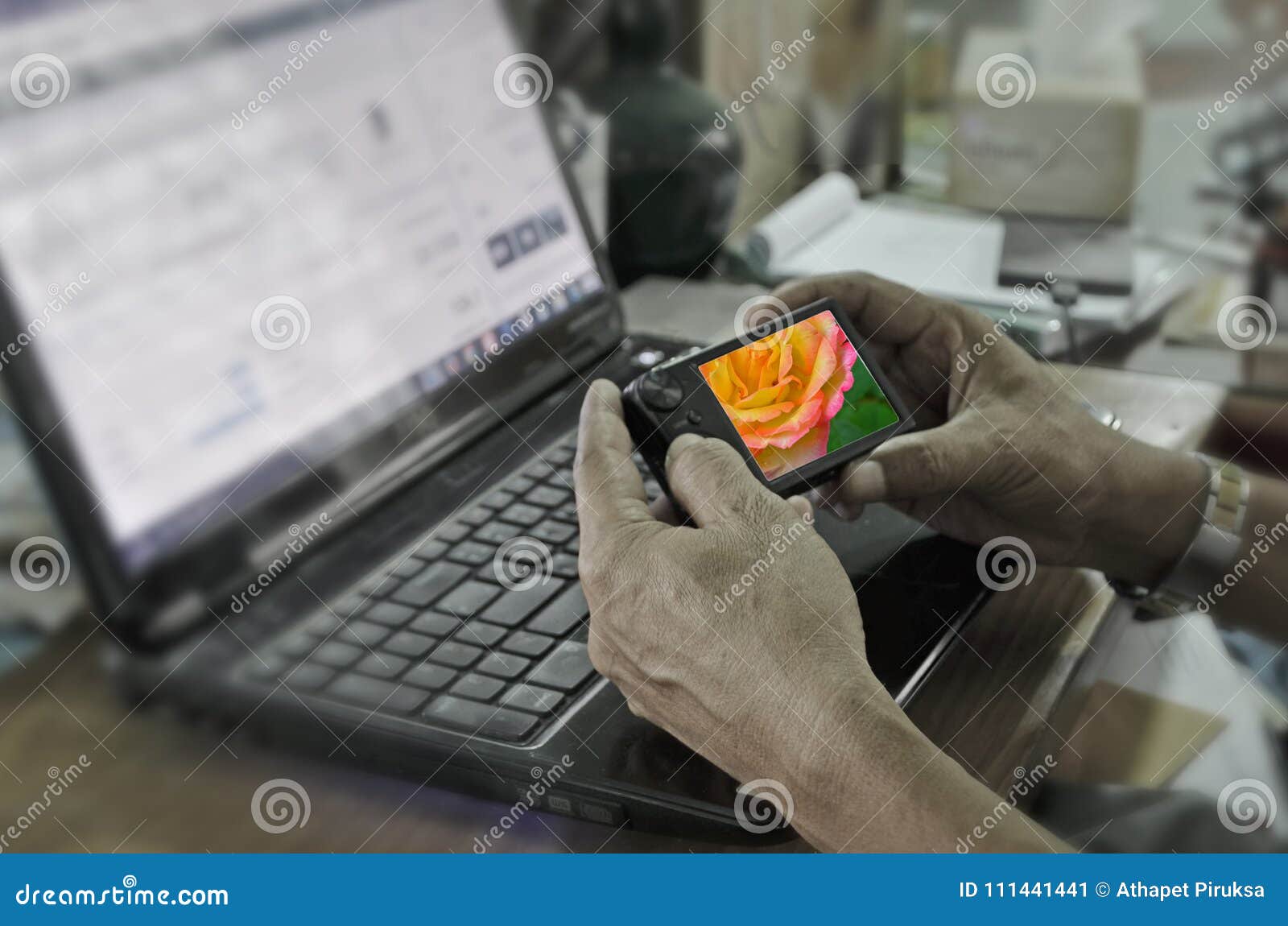 Check for Choosing the Best Image in Compact Camera Stock Image - Image ...