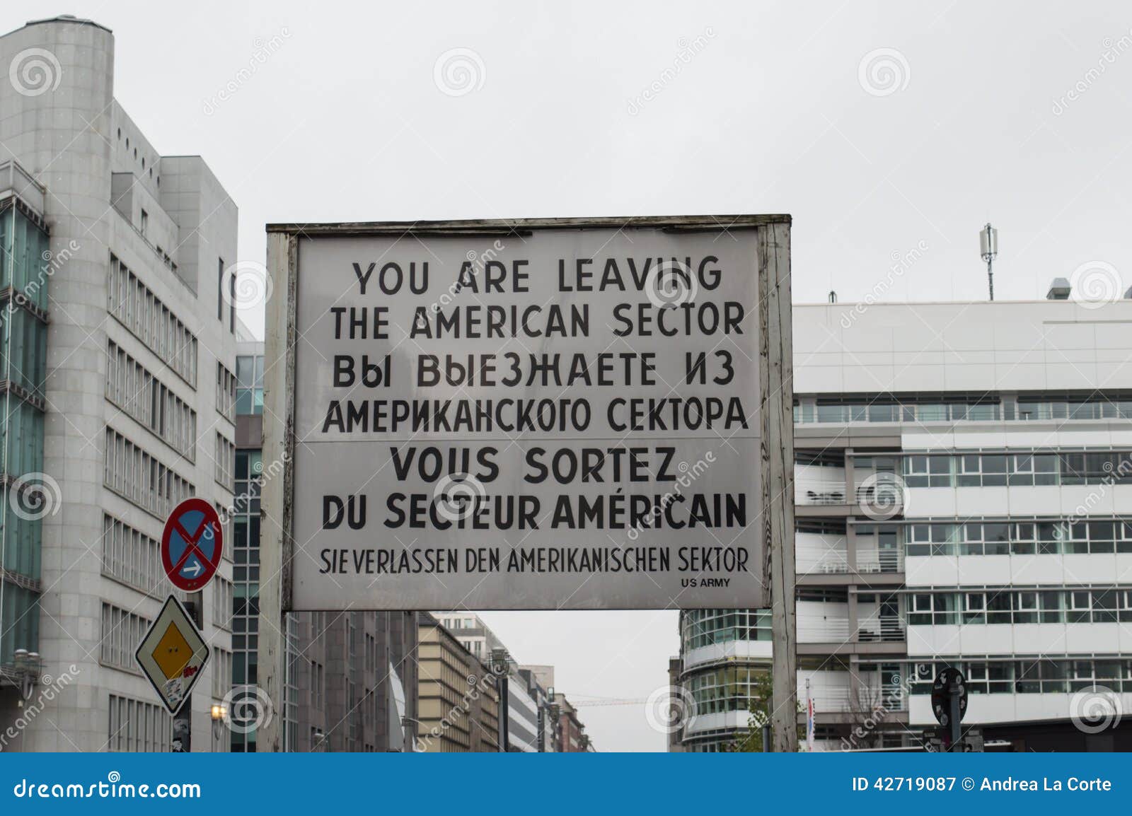 Check Point Charlie editorial photography. Image of called - 42719087