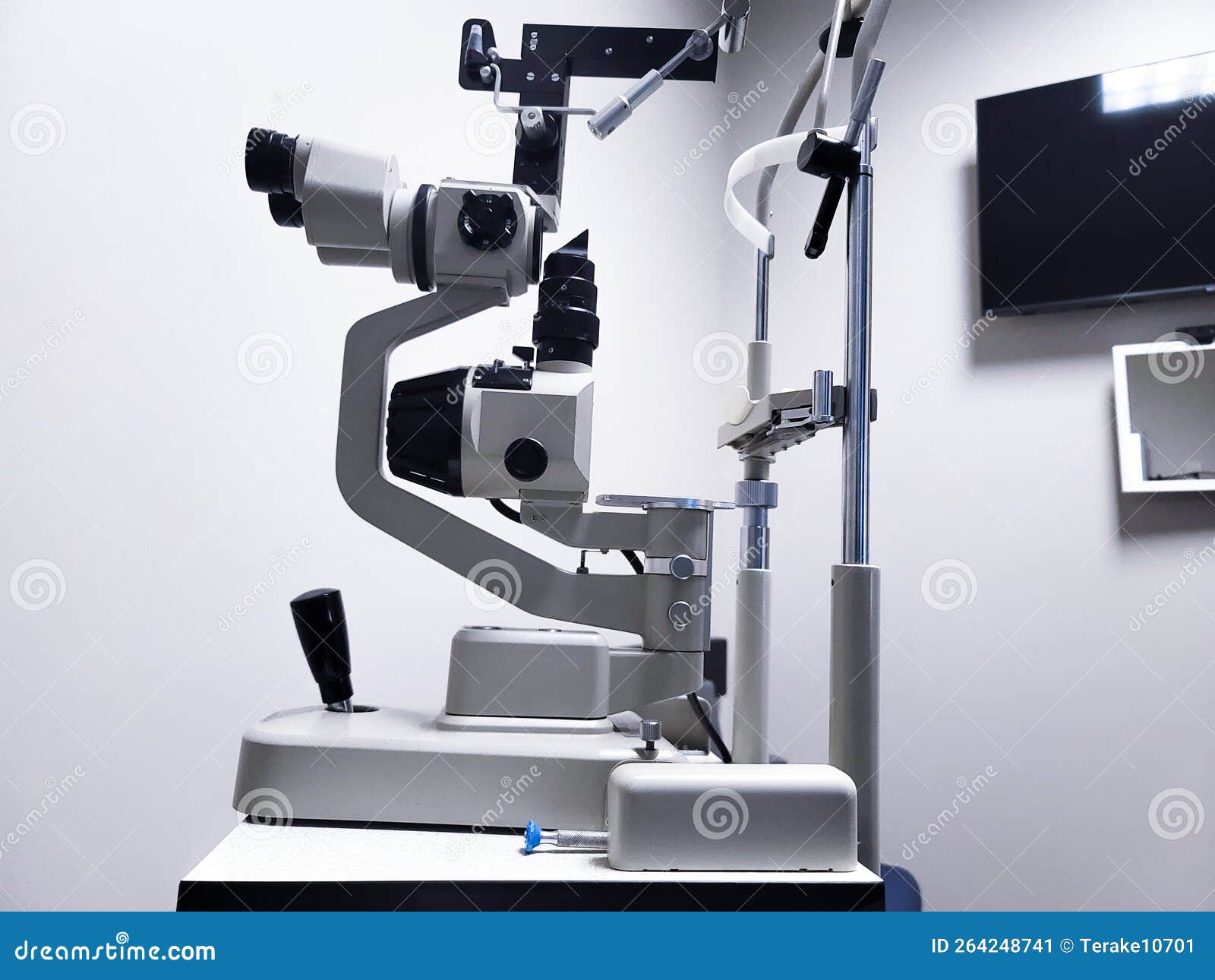 Check Up Eye Example Equipment Pre-Screen Check Up for New Glasses ...