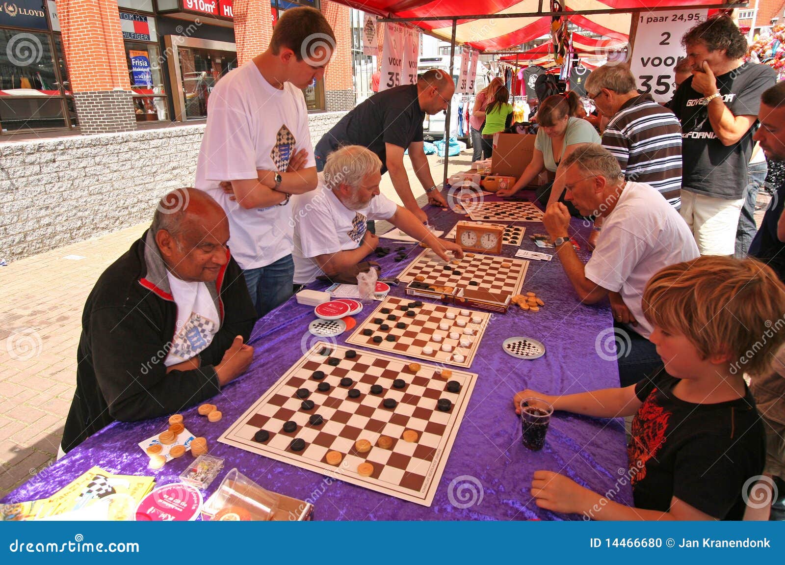Checkers Games editorial image. Image of young, match - 14466680