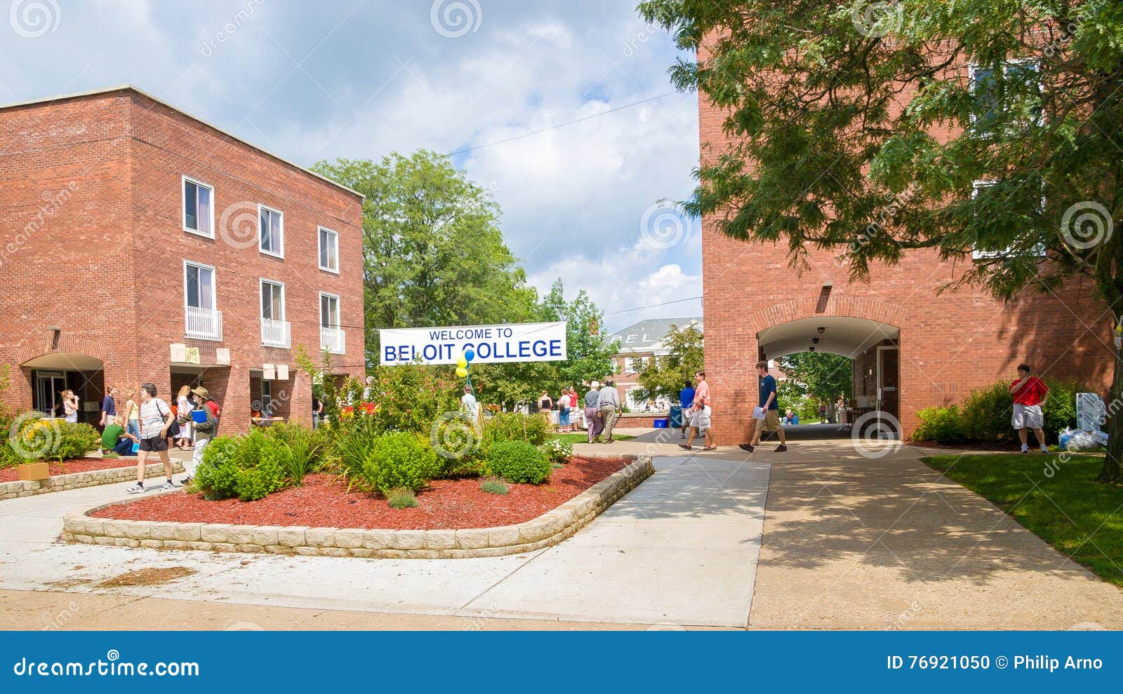 Checking in at Beloit College Editorial Image - Image of rural, river ...