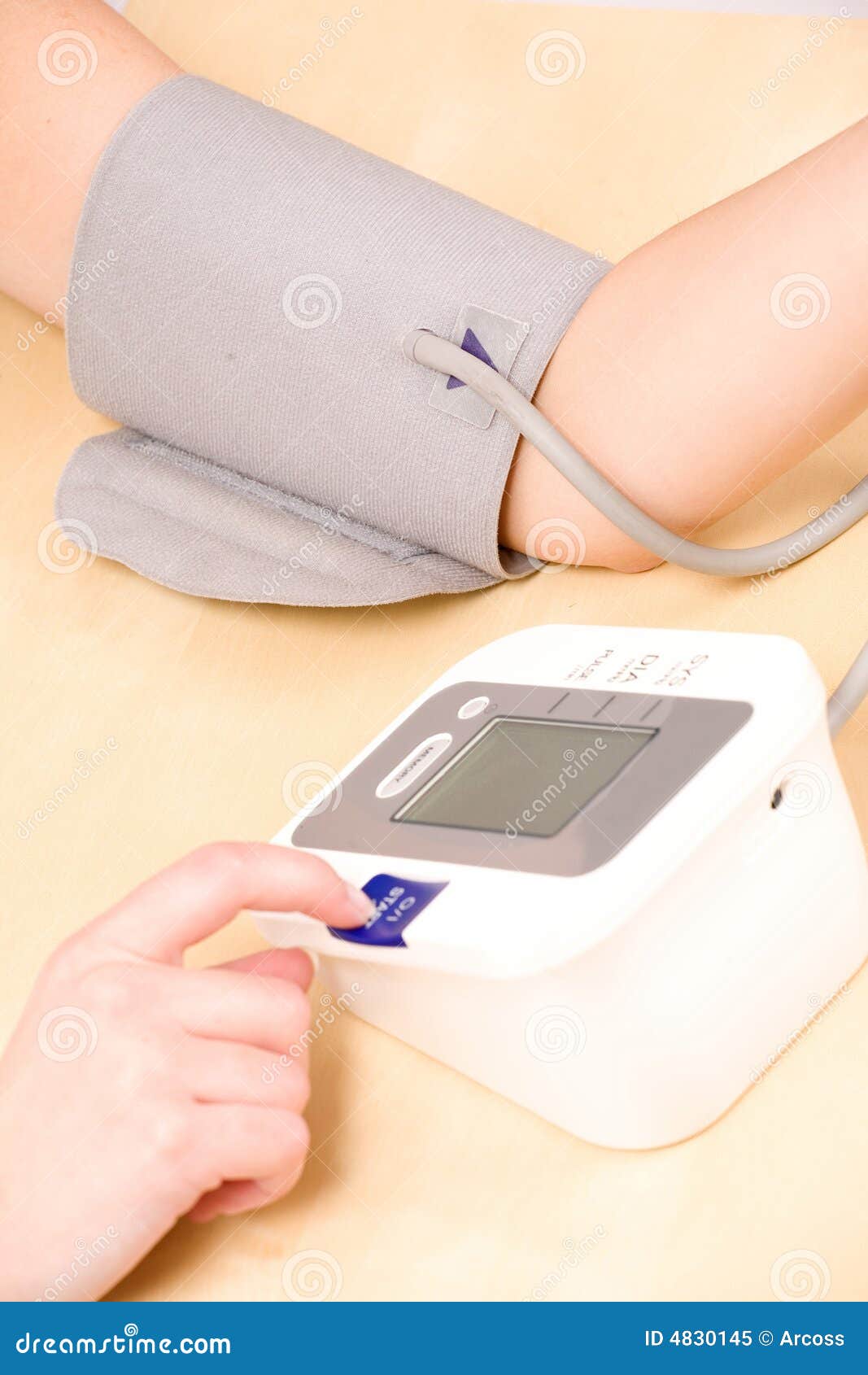 Checking blood pressure stock image. Image of home, heart - 4830145