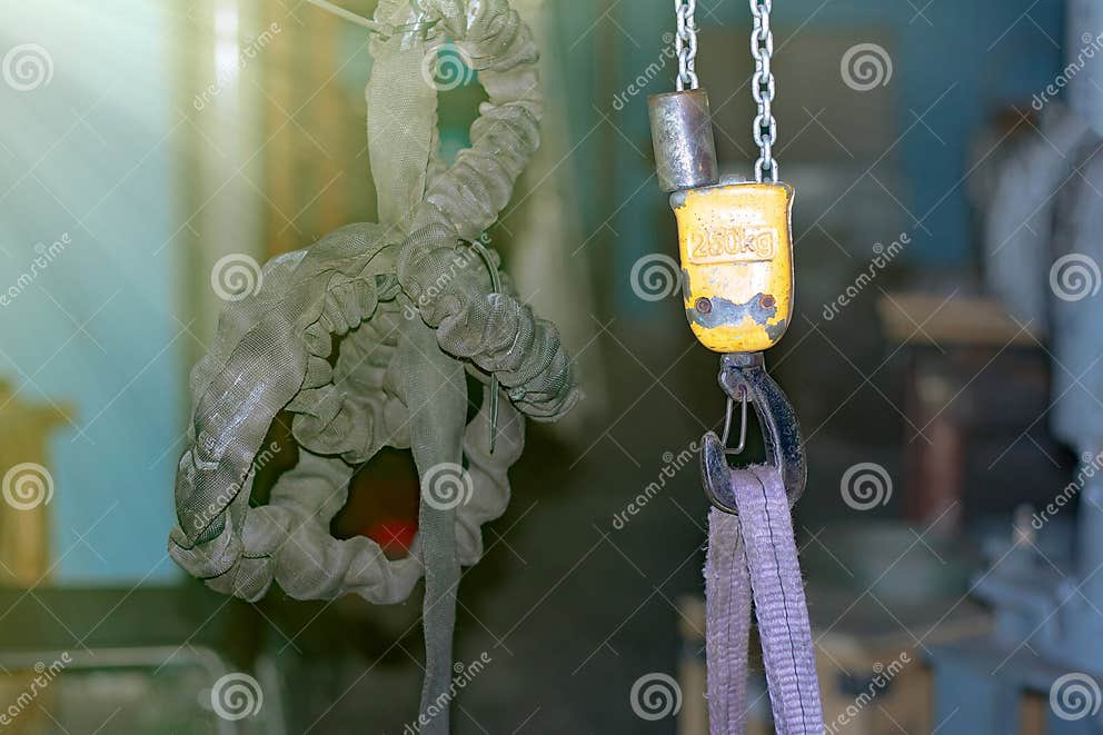 The Checking Electric Chains in the Workshop There is Shine from ...