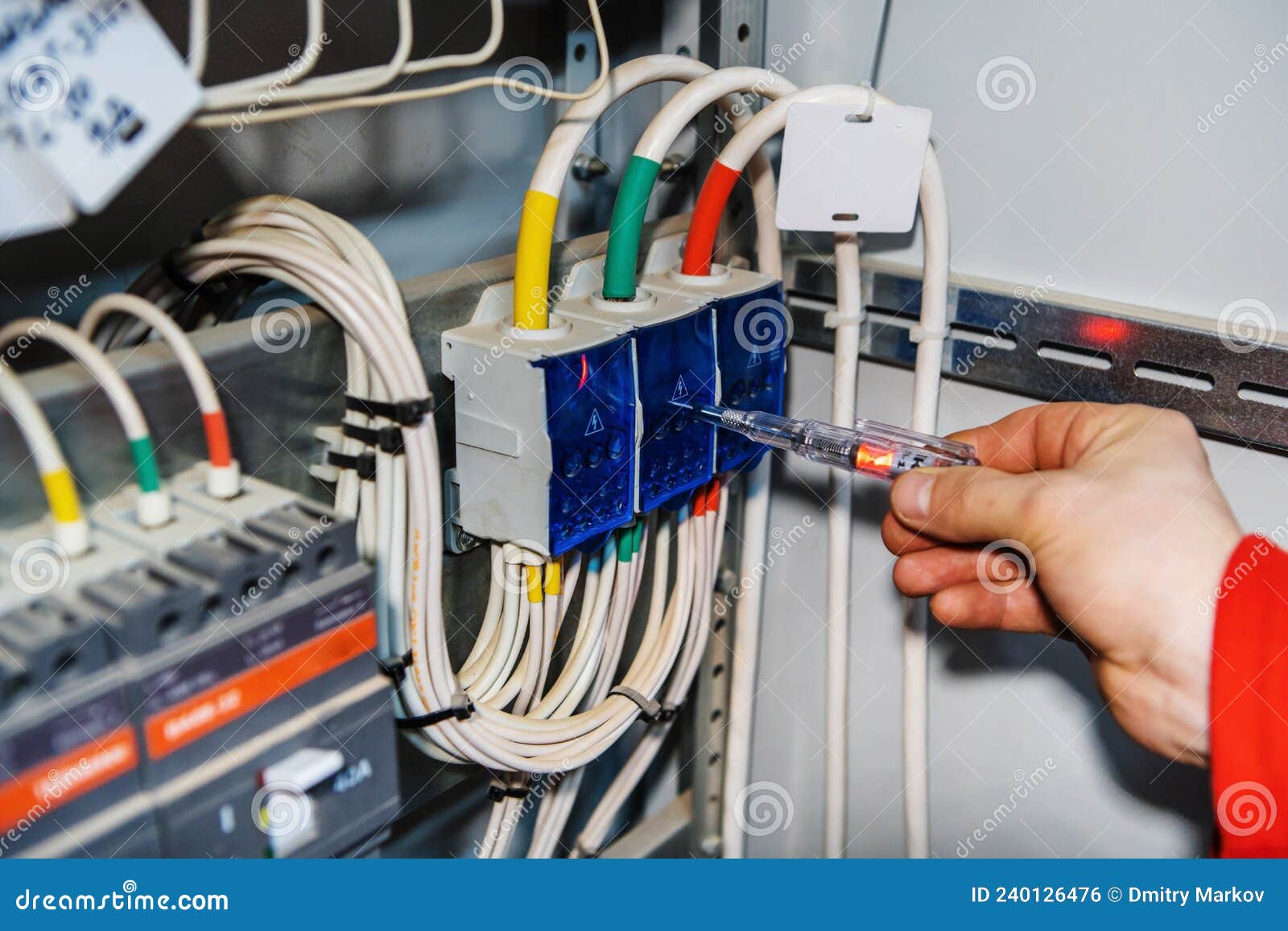 Checking the Electrical Distributor with an Indicator Screwdriver ...