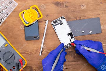 Checking for a Mobile Device Malfunction and Replacing a Broken Screen ...