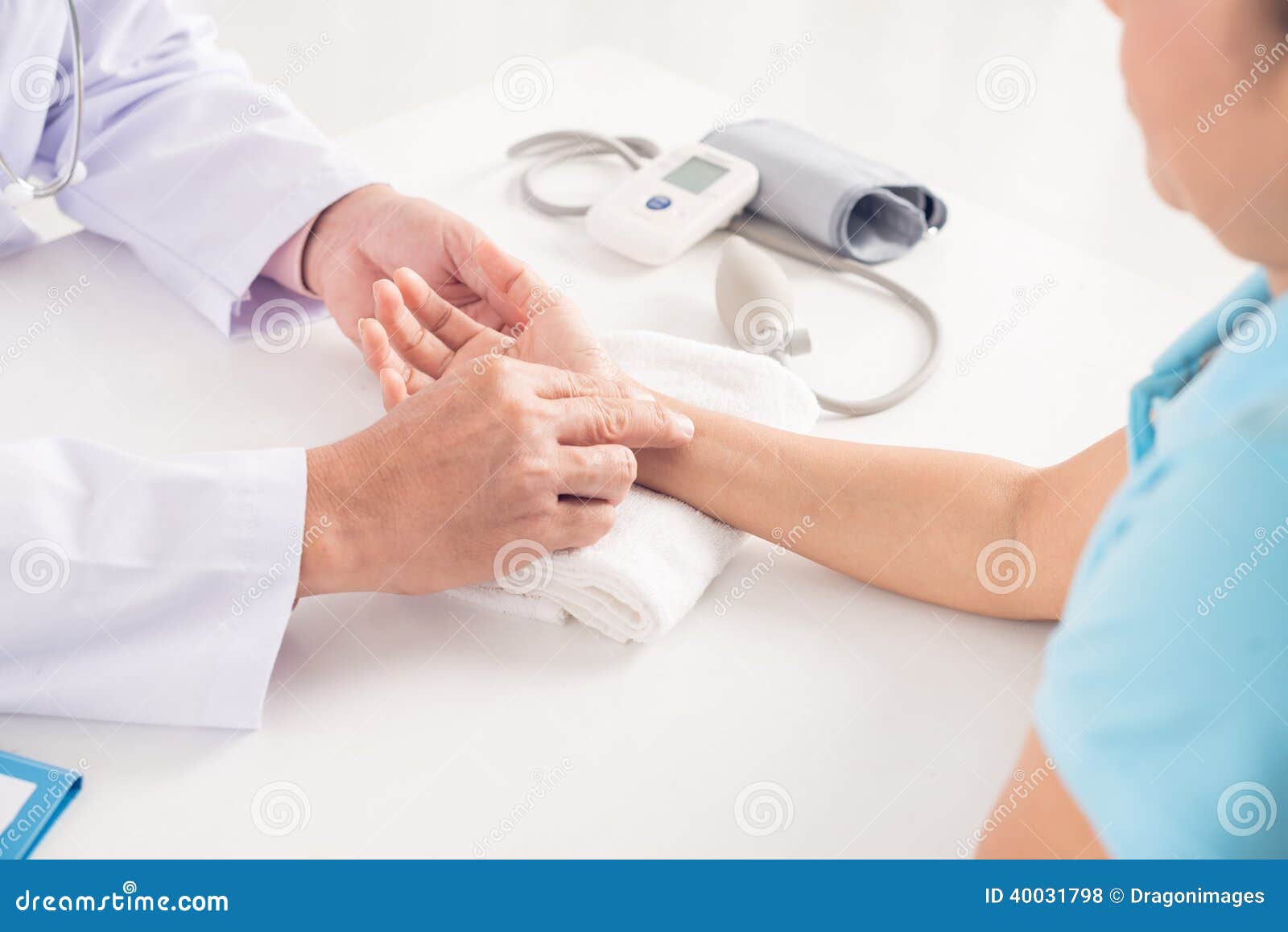 Checking pulse stock photo. Image of illness, doctor - 40031798