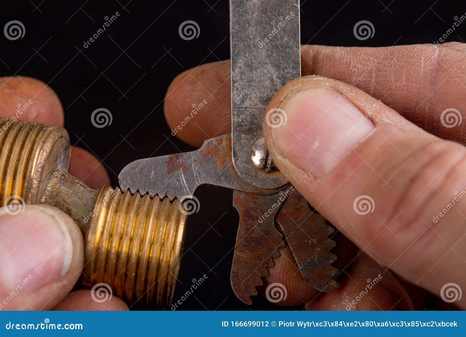 Checking the Thread with an Analog Meter. Correctness of the Threaded ...