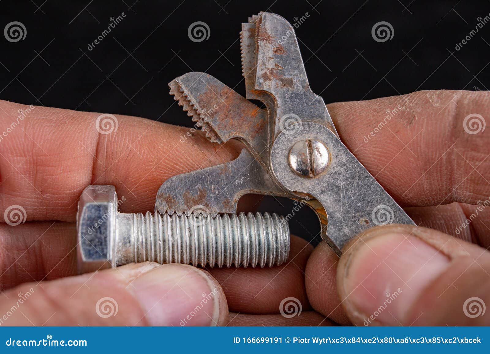 Checking the Thread with an Analog Meter. Correctness of the Threaded ...