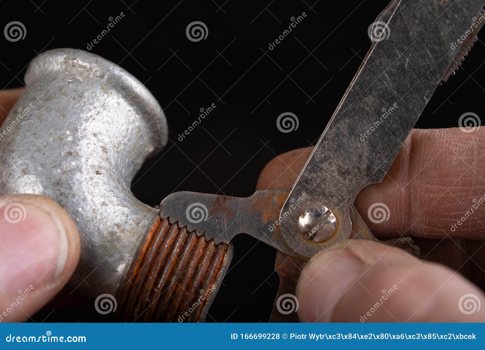 Checking the Thread with an Analog Meter. Correctness of the Threaded ...