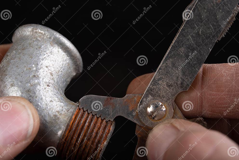 Checking the Thread with an Analog Meter. Correctness of the Threaded ...