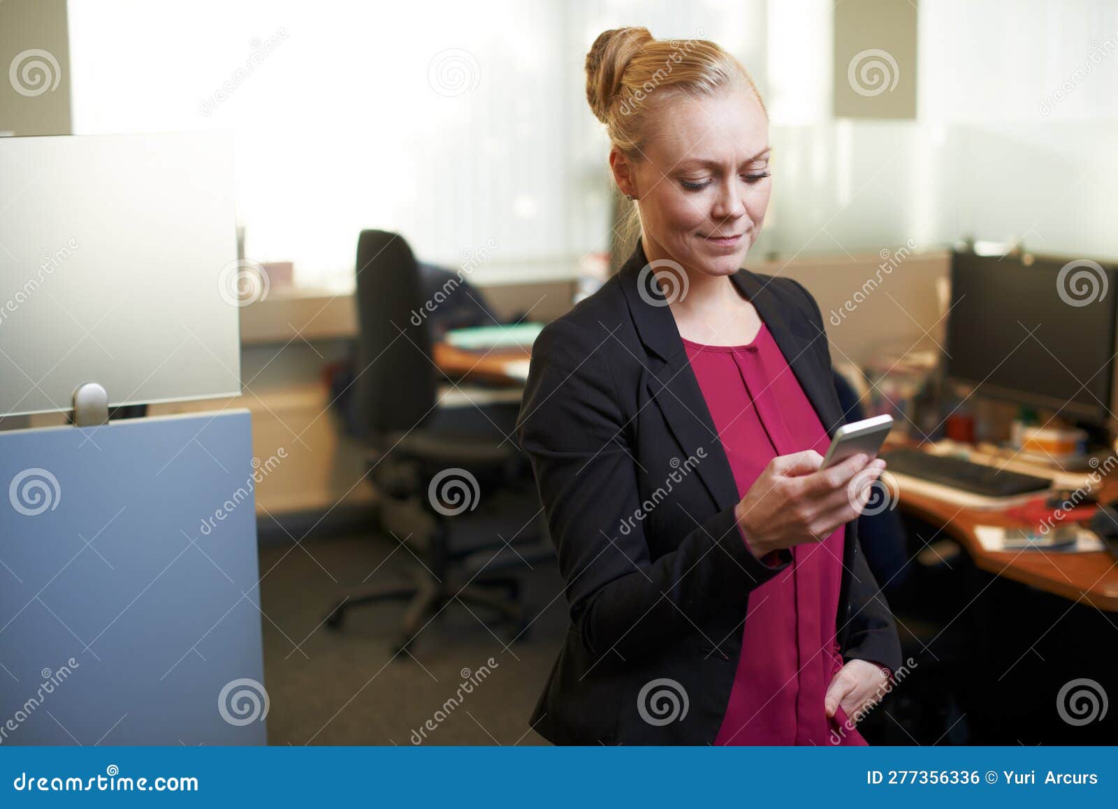 Checking a Text from Her Client. an Attractive Businesswoman Using he ...
