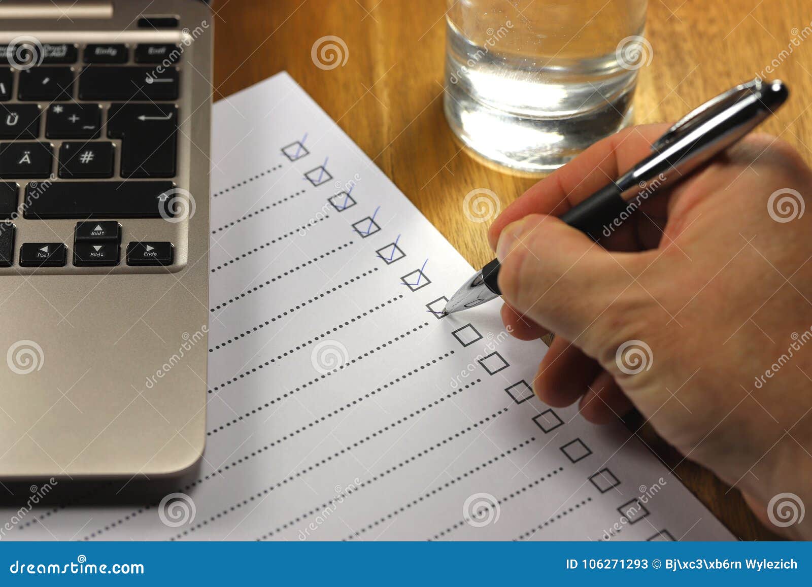 Checklist imagen de archivo. Imagen de hoja, enganche - 106271293