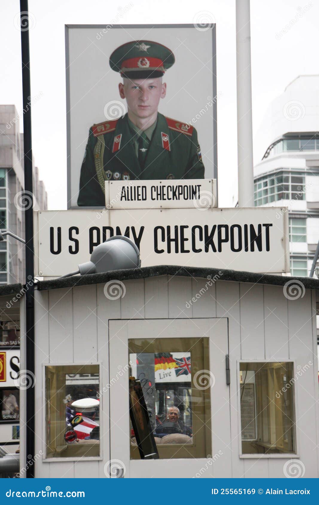 Checkpoint charlie editorial stock image. Image of tourism - 25565169