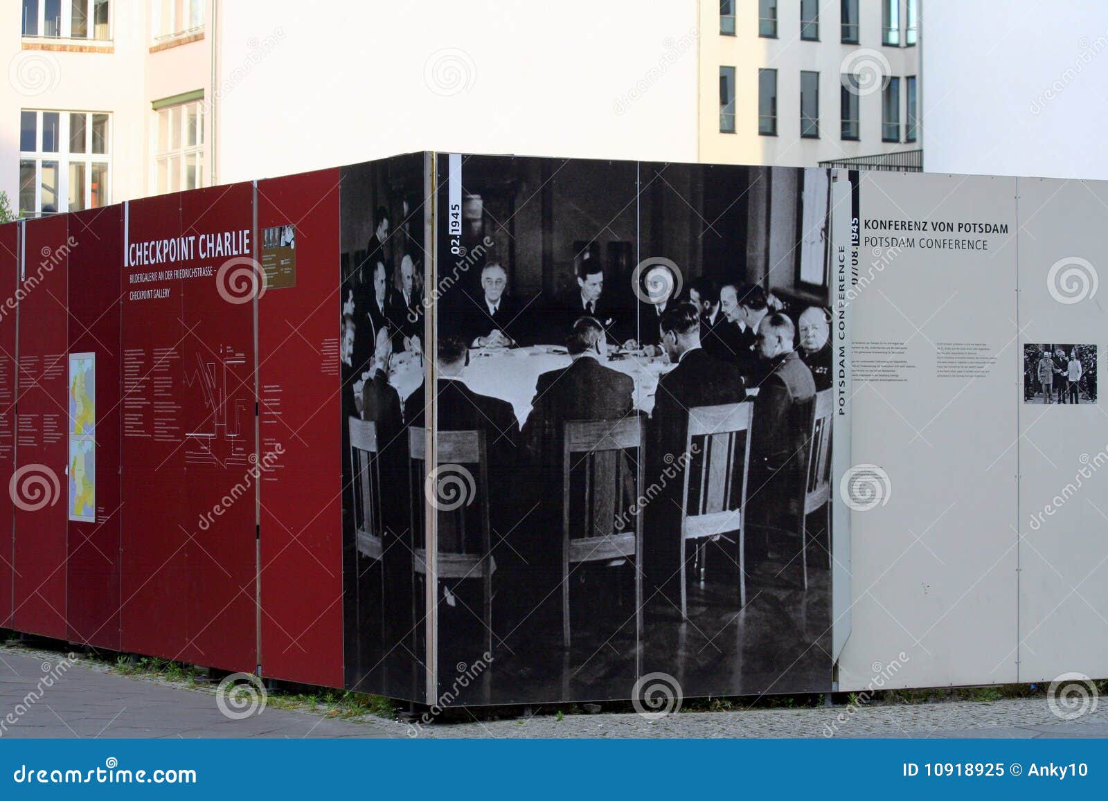 Checkpoint Charlie Memorial Editorial Image - Image of memorial ...