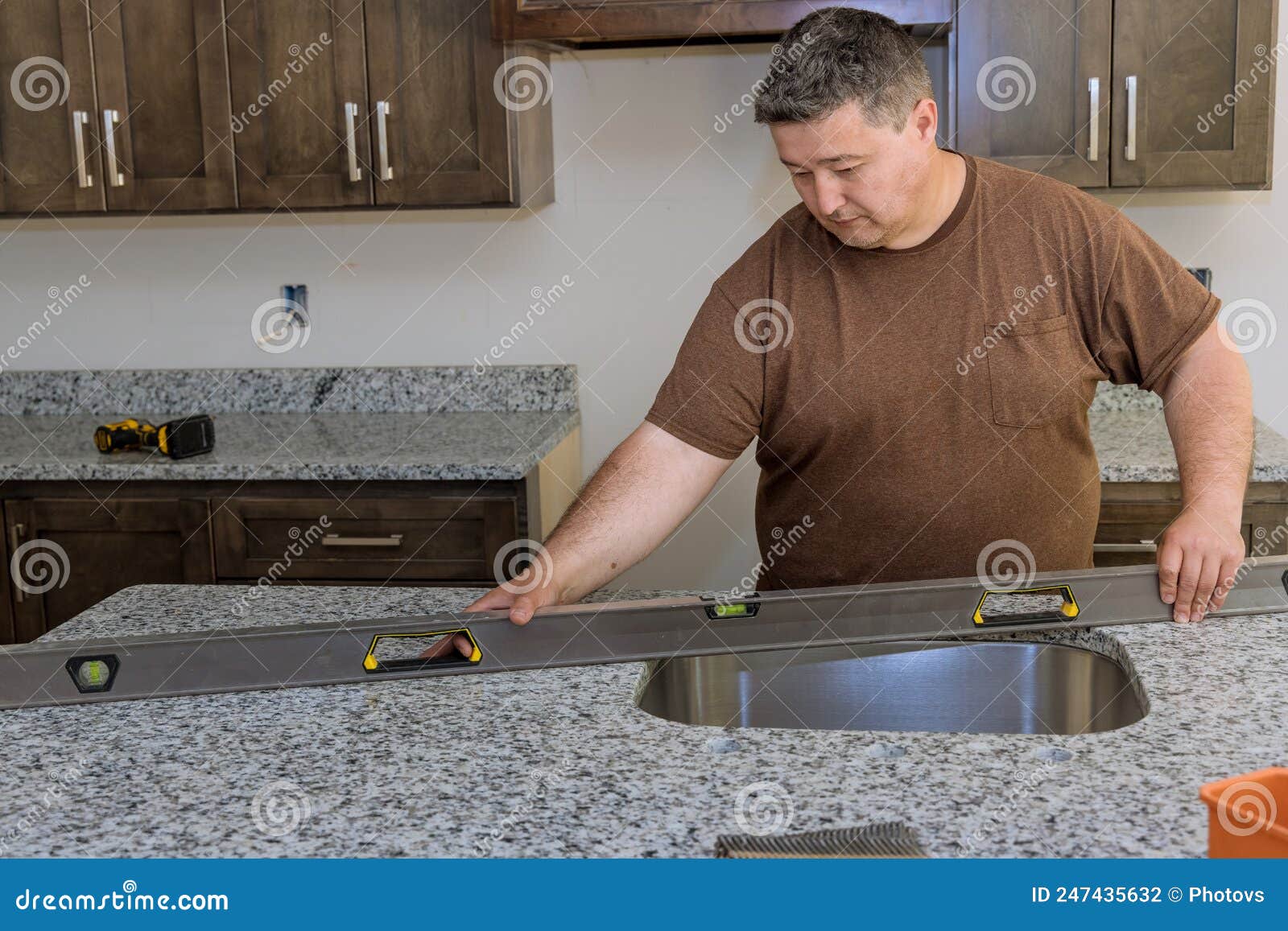 Checks Level on Adjusting the Correct Installation of Countertop ...