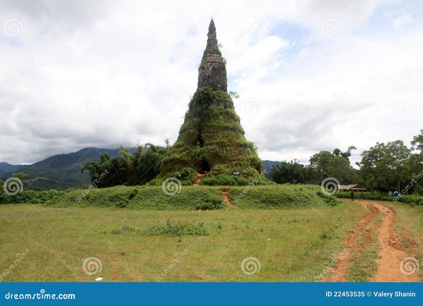 Chedi in Sienghuang stock image. Image of tree, sienghuang - 22453535