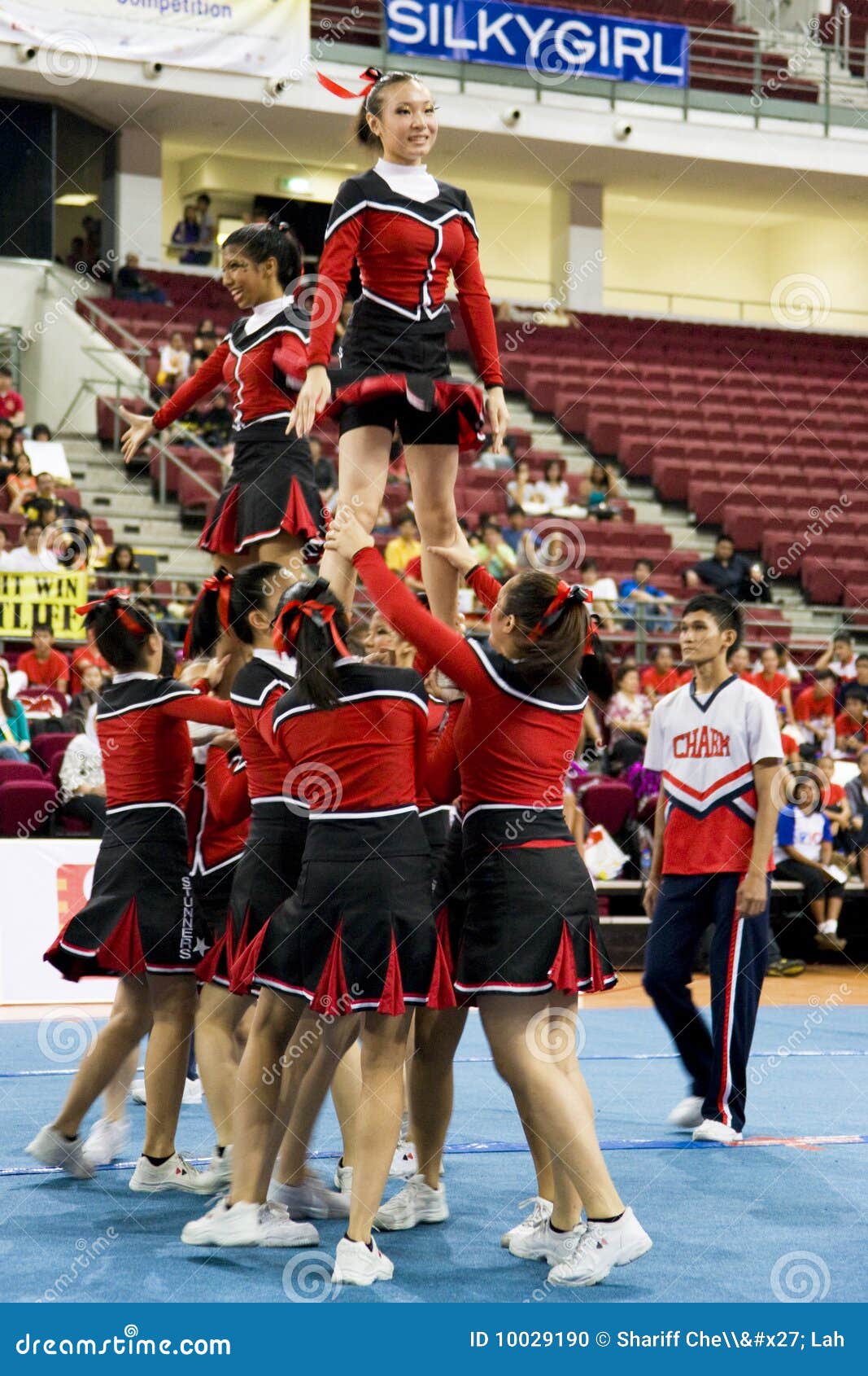 Cheerleading Meisterschaft-Tätigkeit Redaktionelles Bild - Bild von ...