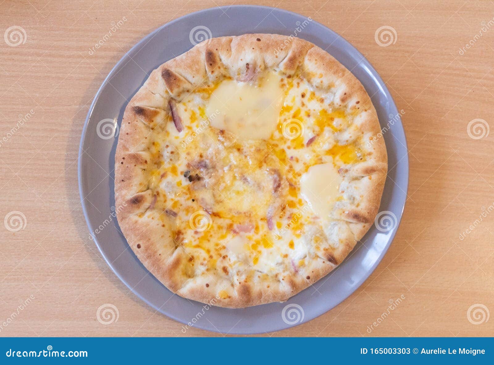 Cheese and onion pizza stock image. Image of crust, cheese - 165003303