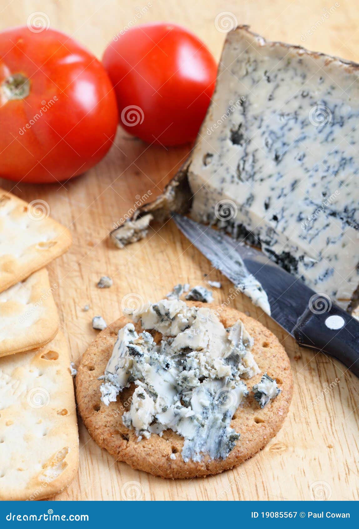 Cheeseboard Con Vertical Del Queso Del Valdeon Imagen de archivo ...