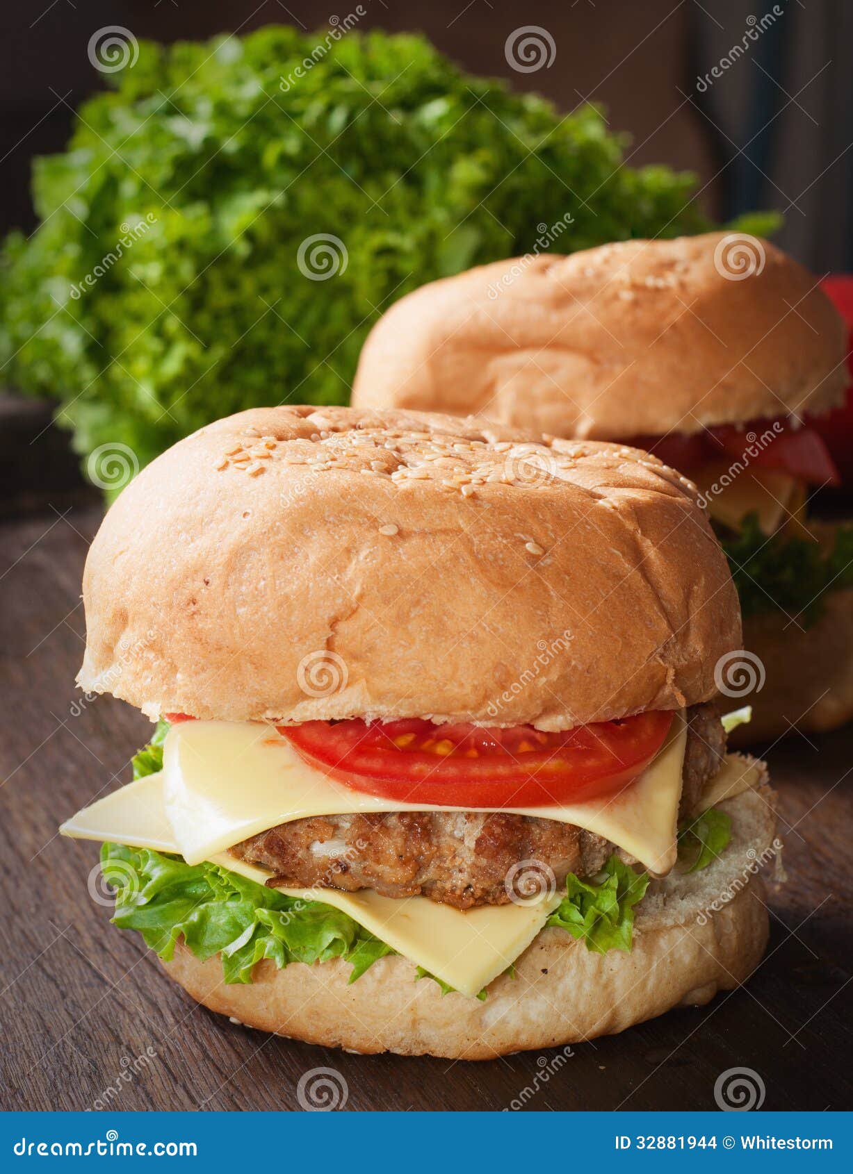 Cheeseburger foto de archivo. Imagen de grande, comida - 32881944