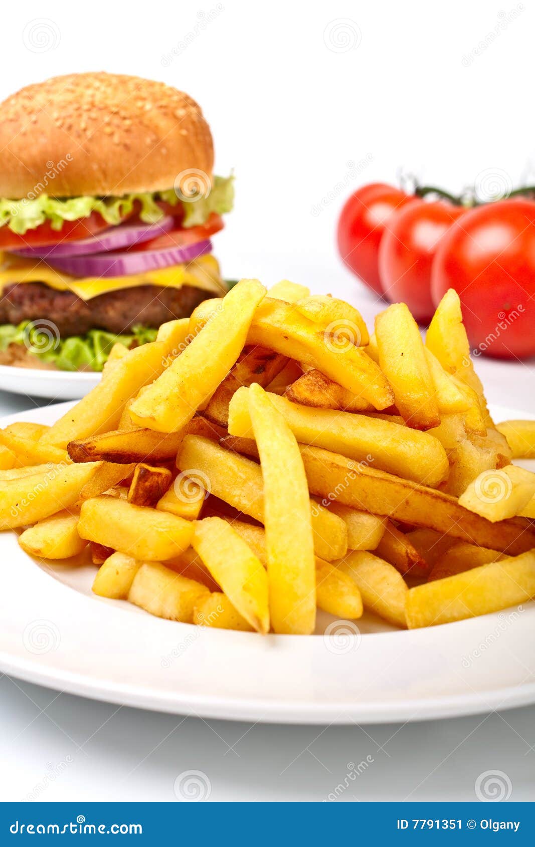Cheeseburger Mit Pommes-Frites Stockbild - Bild von geschmolzen ...
