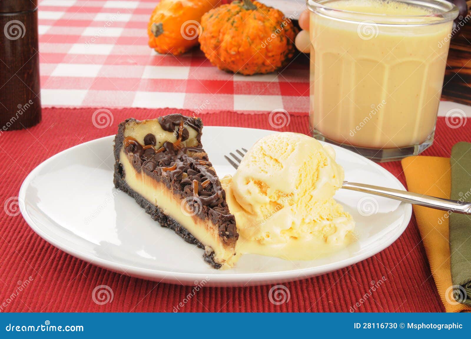 Cheesecake and ice crream stock photo. Image of cream - 28116730