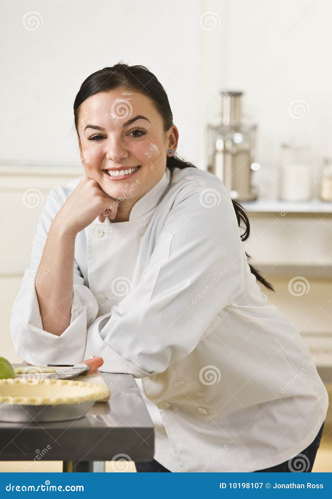 Chef-Backen-Torte stockbild. Bild von toothy, lang, erwachsener - 10198107