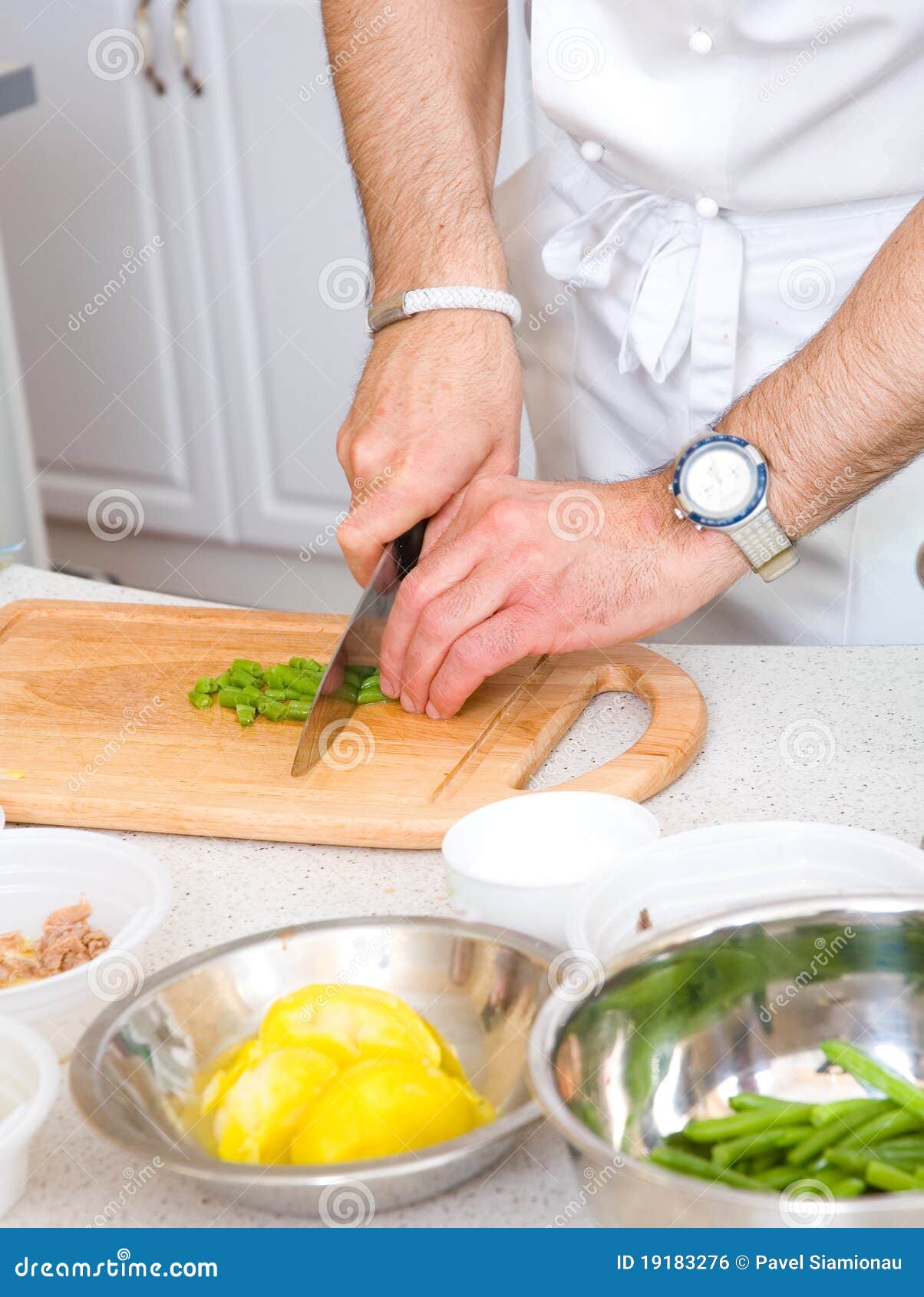 Chef cutting the beans stock photo. Image of occupation - 19183276